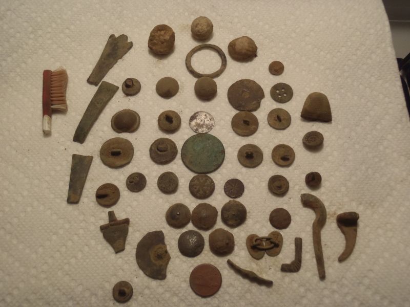 Glorious Colonial Digs, Nipple Buttons, Spanish and Coppers | TreasureNet.com