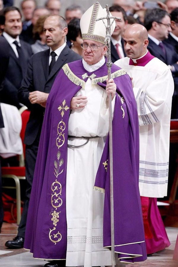 Papal Clothing and Liturgical Practices - The Successor of Pope ...