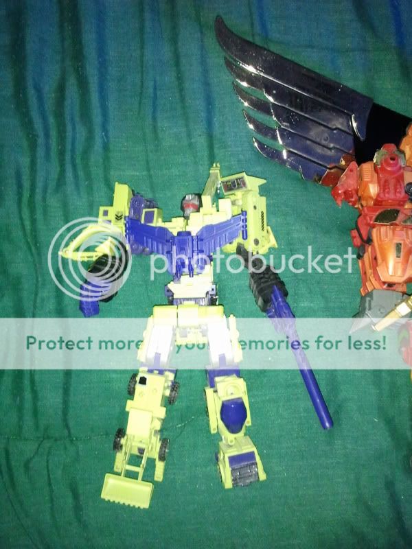 crazy devy devastator and predaking complete! | TFW2005 - The 2005 Boards