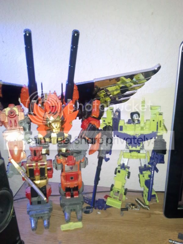 crazy devy devastator and predaking complete! | TFW2005 - The 2005 Boards